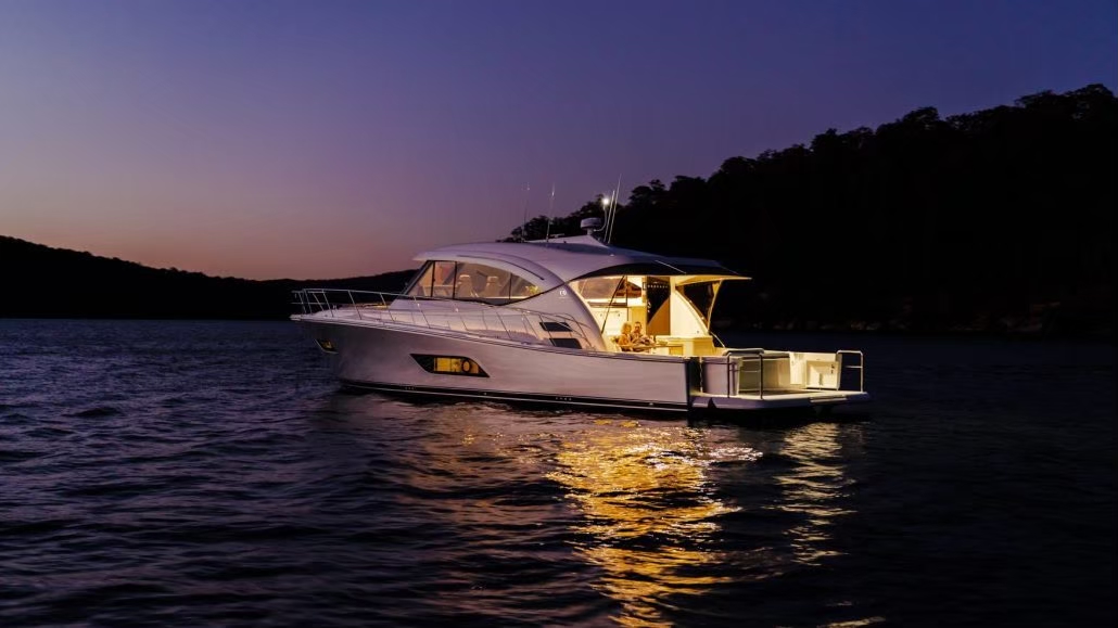 HAPPY OURS – yachtcharter-phuket.com