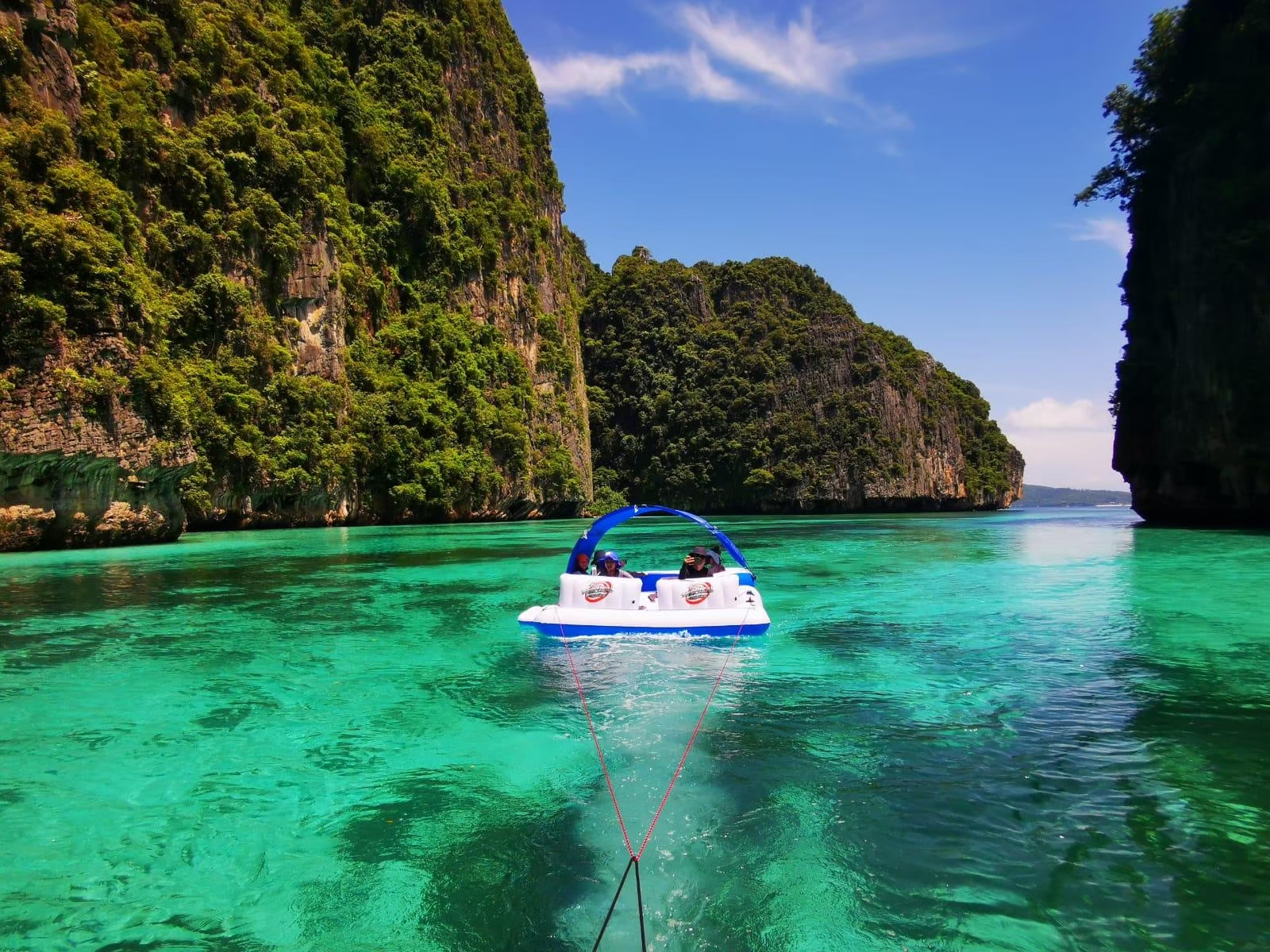HAPPY OURS – yachtcharter-phuket.com